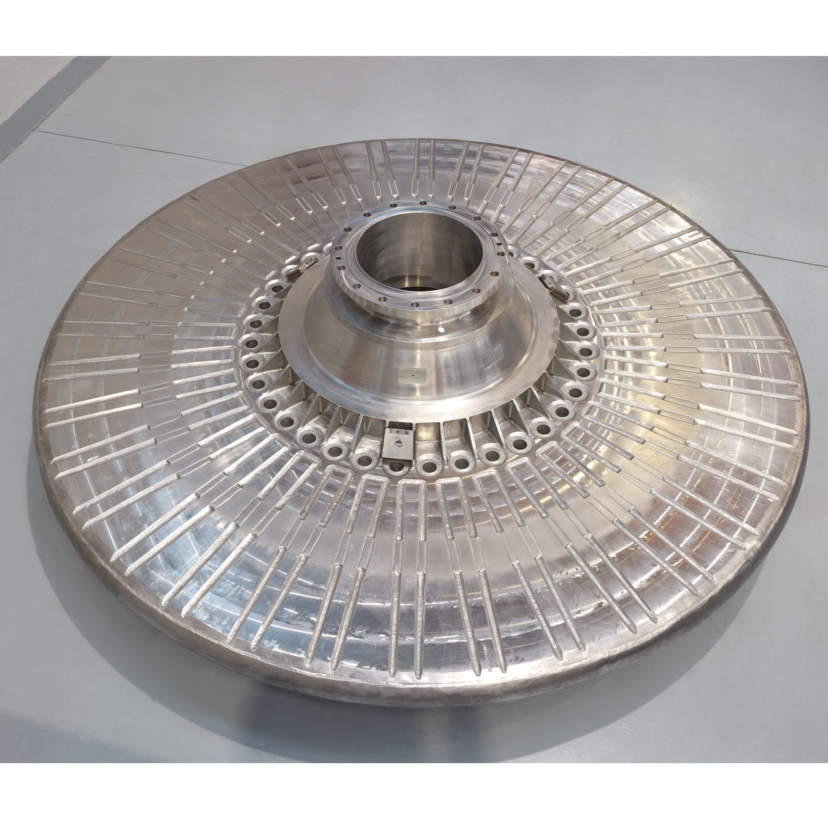 Vacuum vessel (Target Wheel) for research laboratories